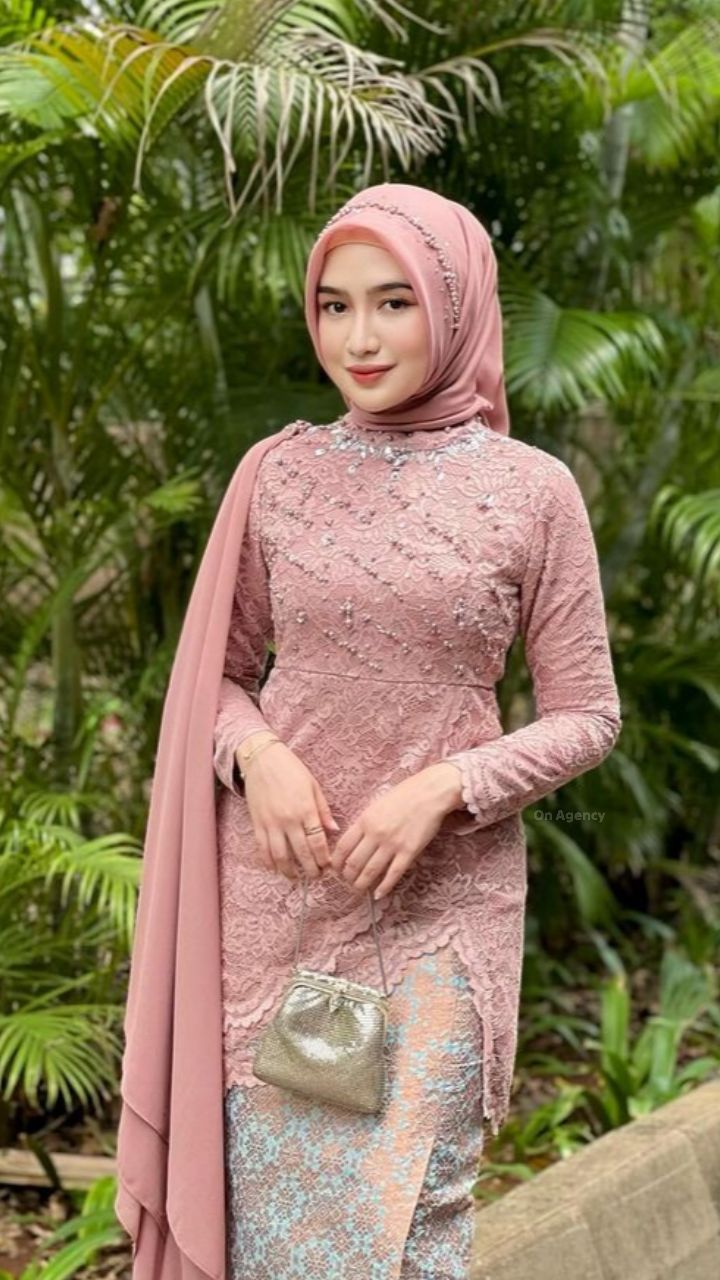 7 Tren Warna Kebaya 2025, Perpaduan Tradisional dan Modern yang Modis ...