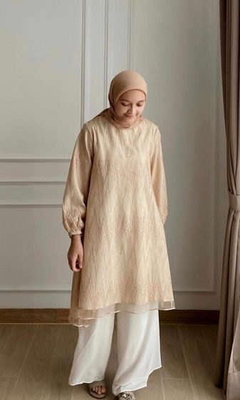 6 Model Tunik Terbaru, untuk Inspirasi Style Pakaianmu! | GREEN GARMENT ...